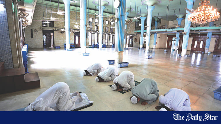 12 devotees max in Tarabi prayers | The Daily Star