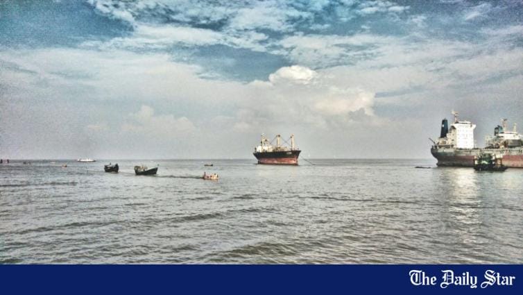 Alarming plastic pollution in the Bay of Bengal | The Daily Star