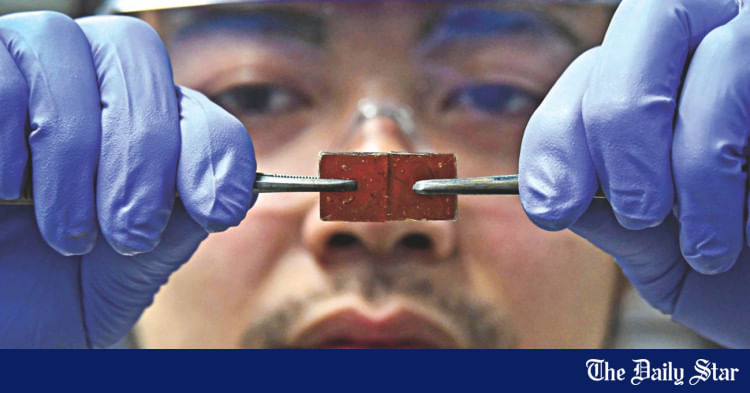 Scientist develops self-healing glass | The Daily Star