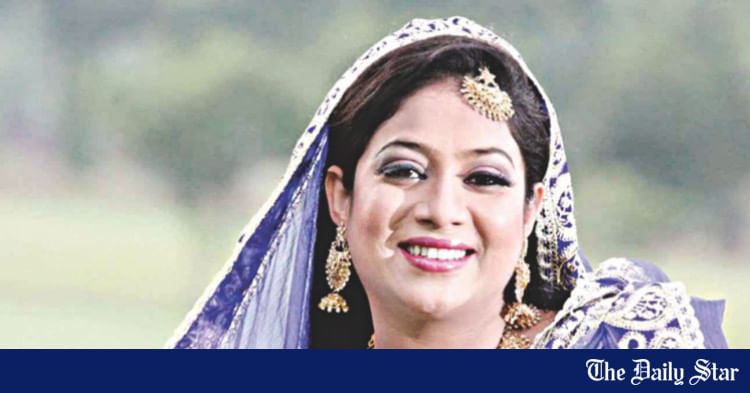 Shabnur Takes a Shot at Singing in her New Film | The Daily Star