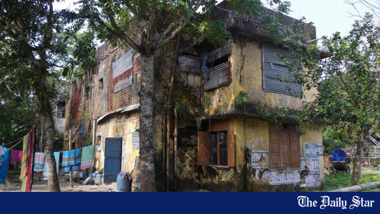 Risky living in shaky buildings | The Daily Star