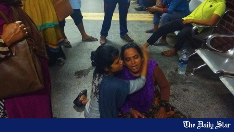 Bus crushes human hauler in Uttara, kills 3| The Daily Star