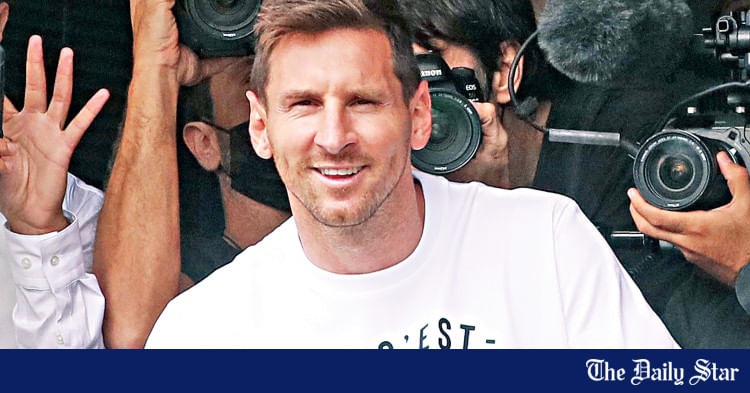 Lionel Messi gets hero’s welcome in Paris | Daily Star