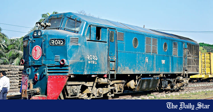 Railway runs with rundown engines | The Daily Star