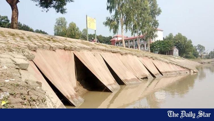 20-metre of embankment collapses in Tangail | The Daily Star