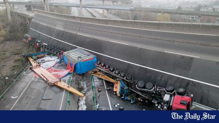 4 killed as expressway bridge collapses in China | The Daily Star