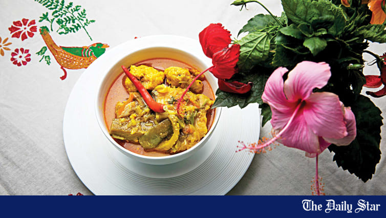Machher jhol: Story of the Bengali fish curry | The Daily Star