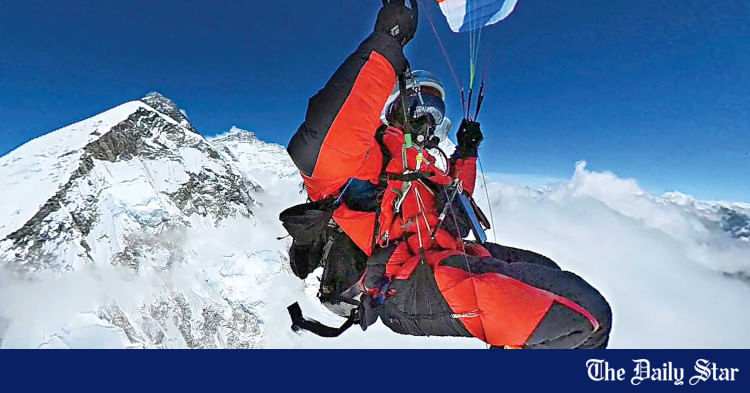 Paraglider makes first legal flight off Everest | The Daily Star