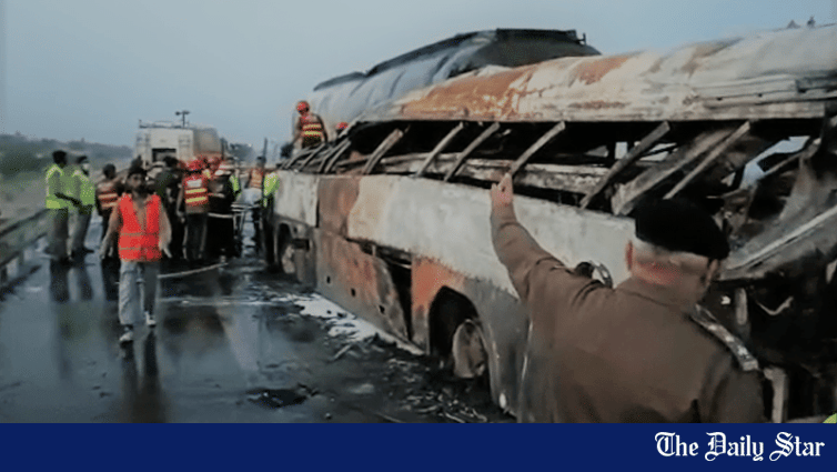 20 killed in Pakistan bus accident | The Daily Star
