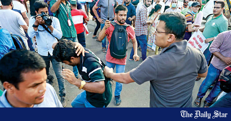 Senior cop in Ramna area: Is beating his only duty? | The Daily Star