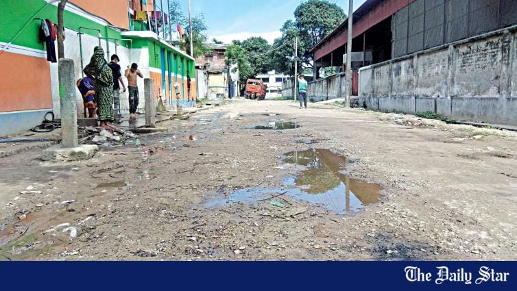 Rundown roads, poor drainage choke C’nawabganj BSCIC | The Daily Star