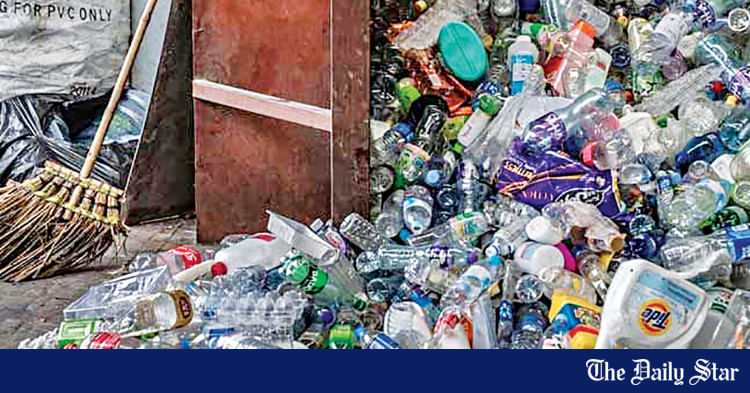 Single-use plastic waste rises from 2019-2021 | The Daily Star