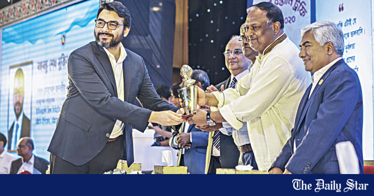 Govt honours 71 exporters | The Daily Star