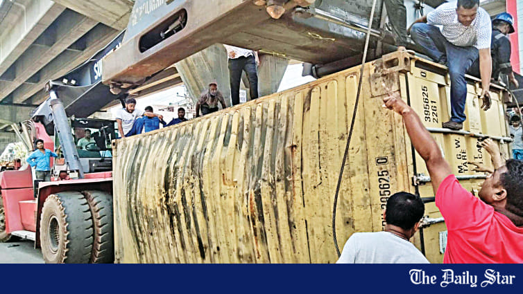 Container falls off lorry, kills father, son | The Daily Star