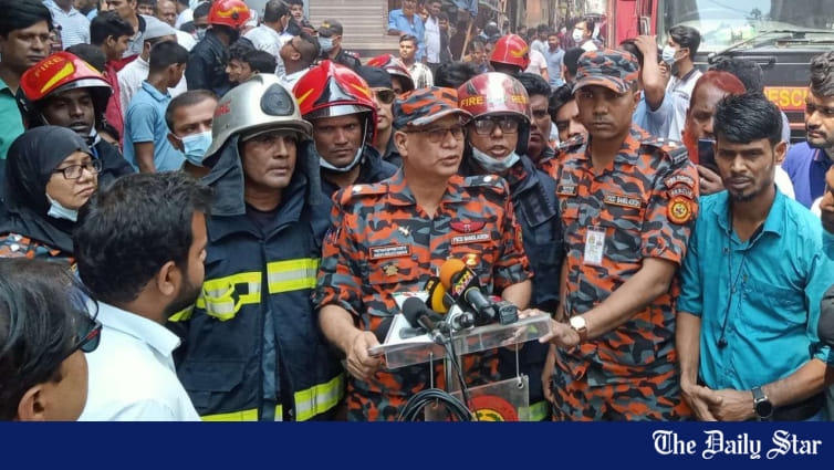 Firefighters douse flames at Adabor building | The Daily Star