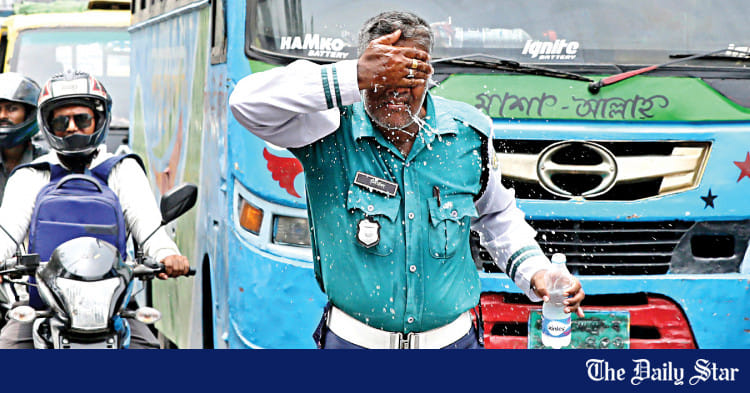 Braving scorching heat in the line of duty | The Daily Star