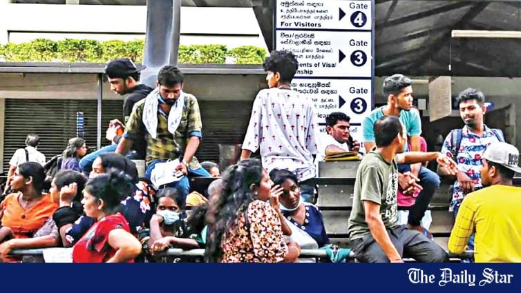 Sri Lankans jump ship as a bankrupt nation struggles | The Daily Star
