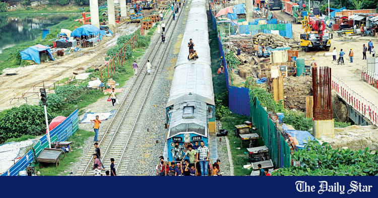 CU Shuttle Train Tragedy: Three fighting for life at ICU | The Daily Star