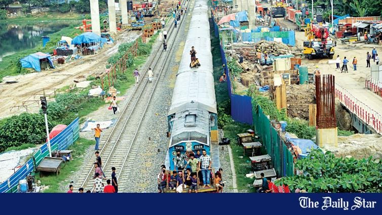 CU Shuttle Train Tragedy: Three fighting for life at ICU | The Daily Star