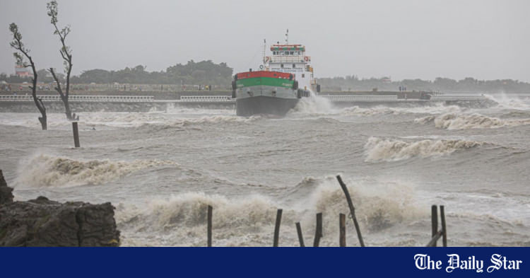 Cyclone Midhili in Bangladesh | 5 killed as Cyclone Midhili crosses ...