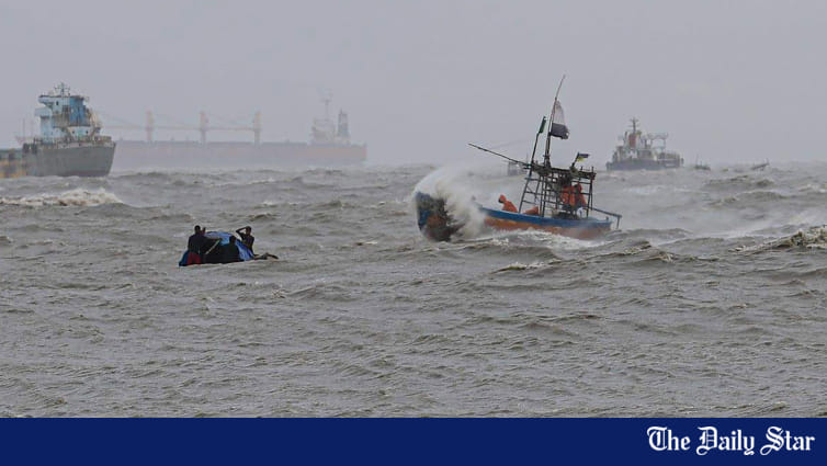Five killed as Cyclone Midhili crosses coast | The Daily Star