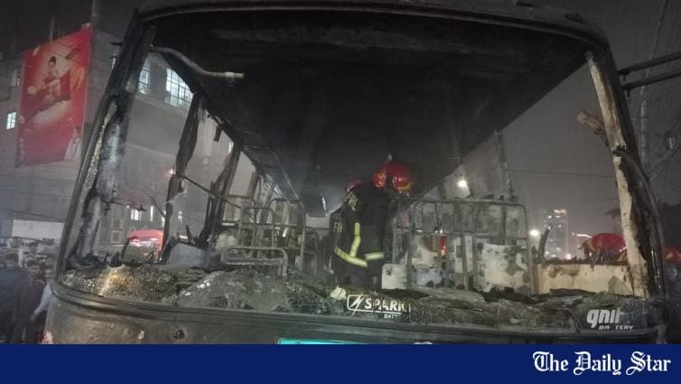 Bus set on fire in Badda | The Daily Star