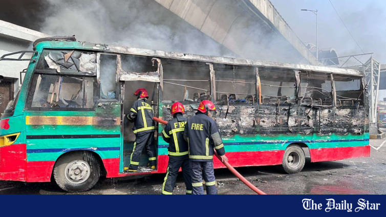 2 buses set on fire in just over 2 hours in Gulistan | The Daily Star