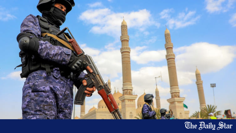 Shipping firms suspend Red Sea traffic after Yemen rebel strikes | The ...