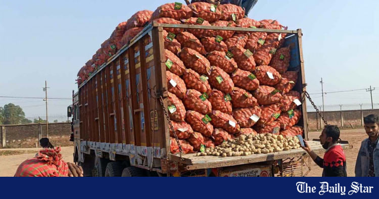 Potato import from India through Hili Land port begins | The Daily Star
