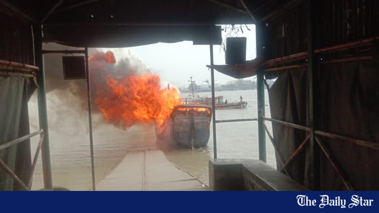 Four burnt in fishing boat fire in Ctg | The Daily Star