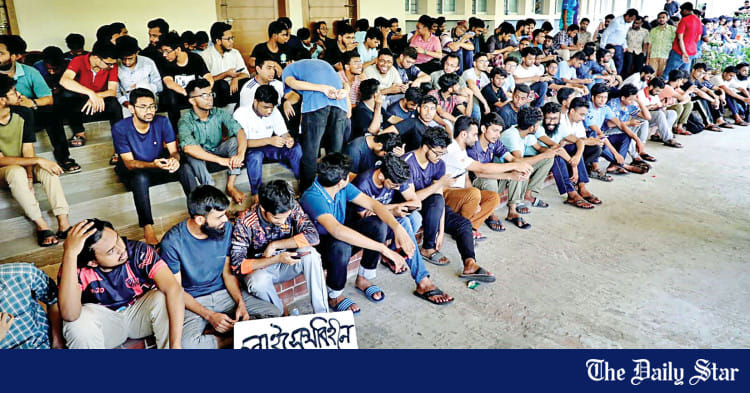 Cuet students suspend road safety protests | Protest at Cuet: Students ...