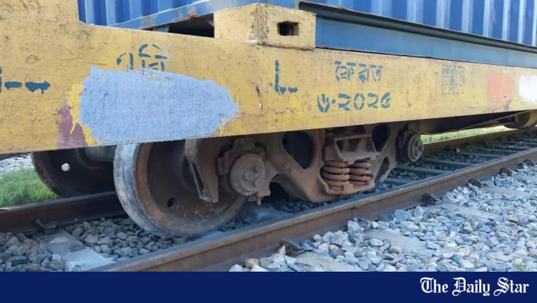 Derailment in Pabna: Dhaka's rail link with northern and southern ...