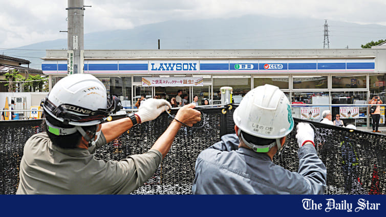 Tourist overcrowding: Japan town blocks off viral view of Mt Fuji | The ...