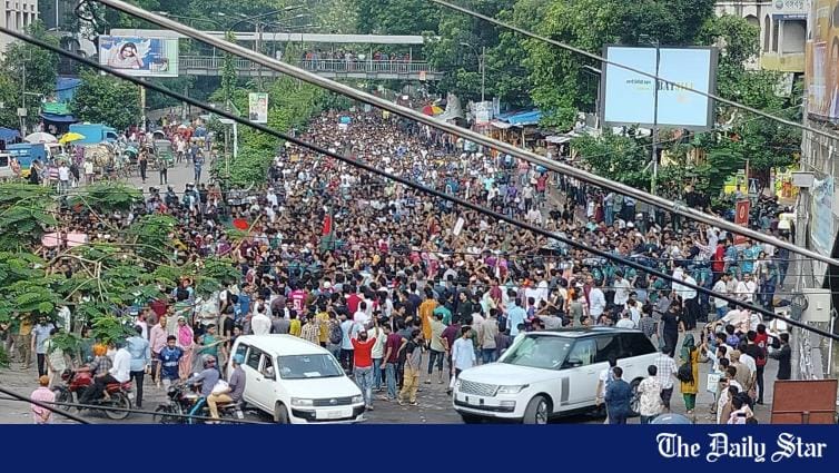 Students Protest Against Quota System | Quota protests: Students block ...