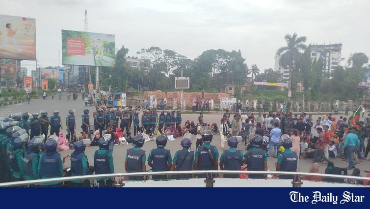 Students stage demonstration against police shootings in Khulna | The ...