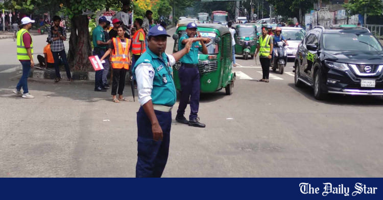 Traffic Police Resume Duties in Dhaka | Traffic police return to Dhaka ...