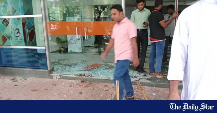 Column by Mahfuz Anam: Strengthen the chief adviser's hands | The Daily ...