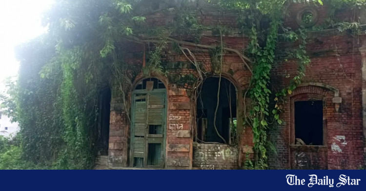 Satyajit Ray’s ancestral house in ruins | The Daily Star