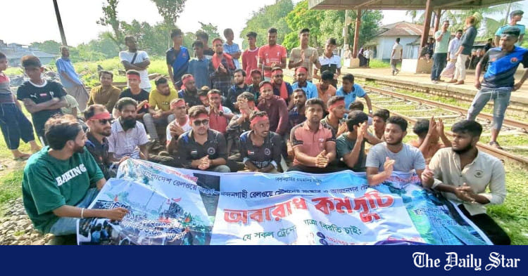 Rajshahi Train Protest Nandangachhi Railway Station | Locals block ...