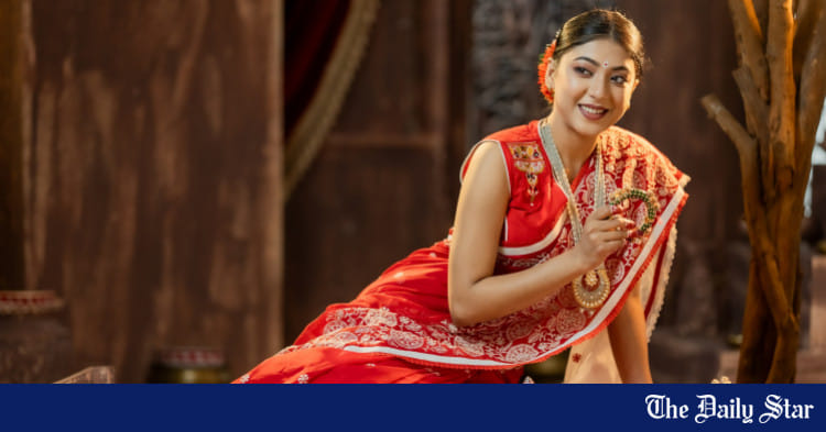 Traditional vs modern durga puja outfit ideas women sarees & kurtas ...