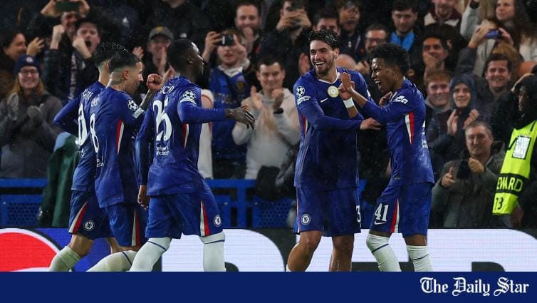Chelsea teenagers shine in rout of 10-man Ajax | The Daily Star