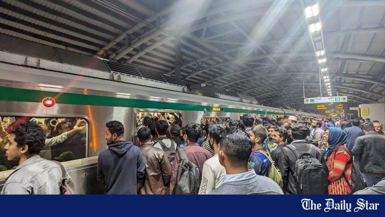Metro sees huge crowd as Ekushey Boi Mela kicks off