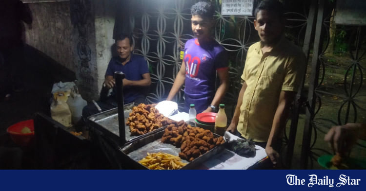 The bond behind the fried chicken stall in front of Charukala | The ...