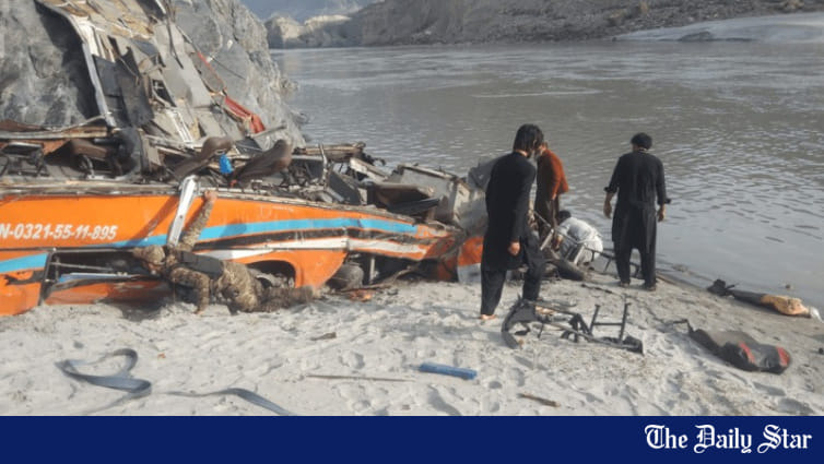 At least 20 killed in bus accident in Pakistan's mountainside