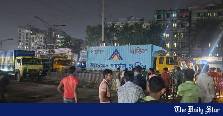 RMG workers block Nabinagar-Chandra highway | The Daily Star