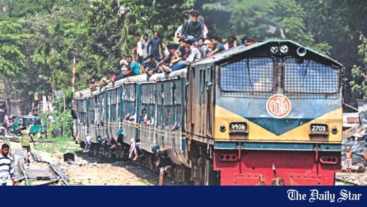 10 injured falling off CU shuttle train | The Daily Star