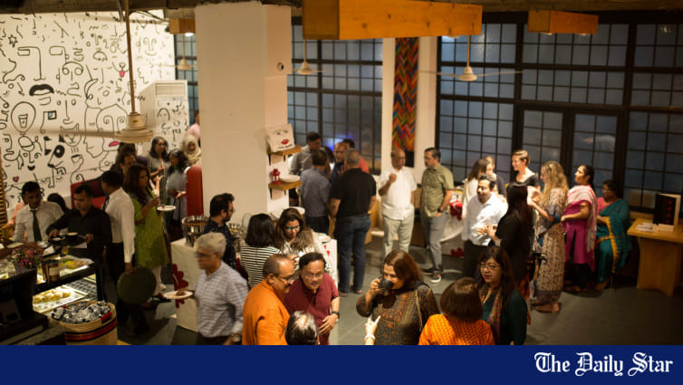 Besh Jomjomat! | The Daily Star