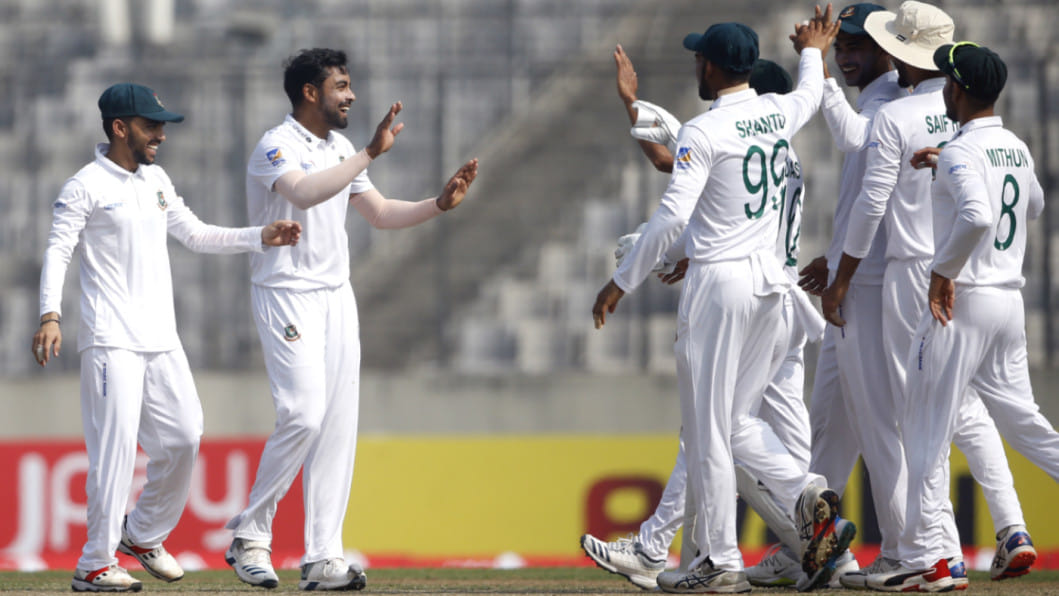 Zim 228/6 at stumps after Nayeem's four-fer | The Daily Star